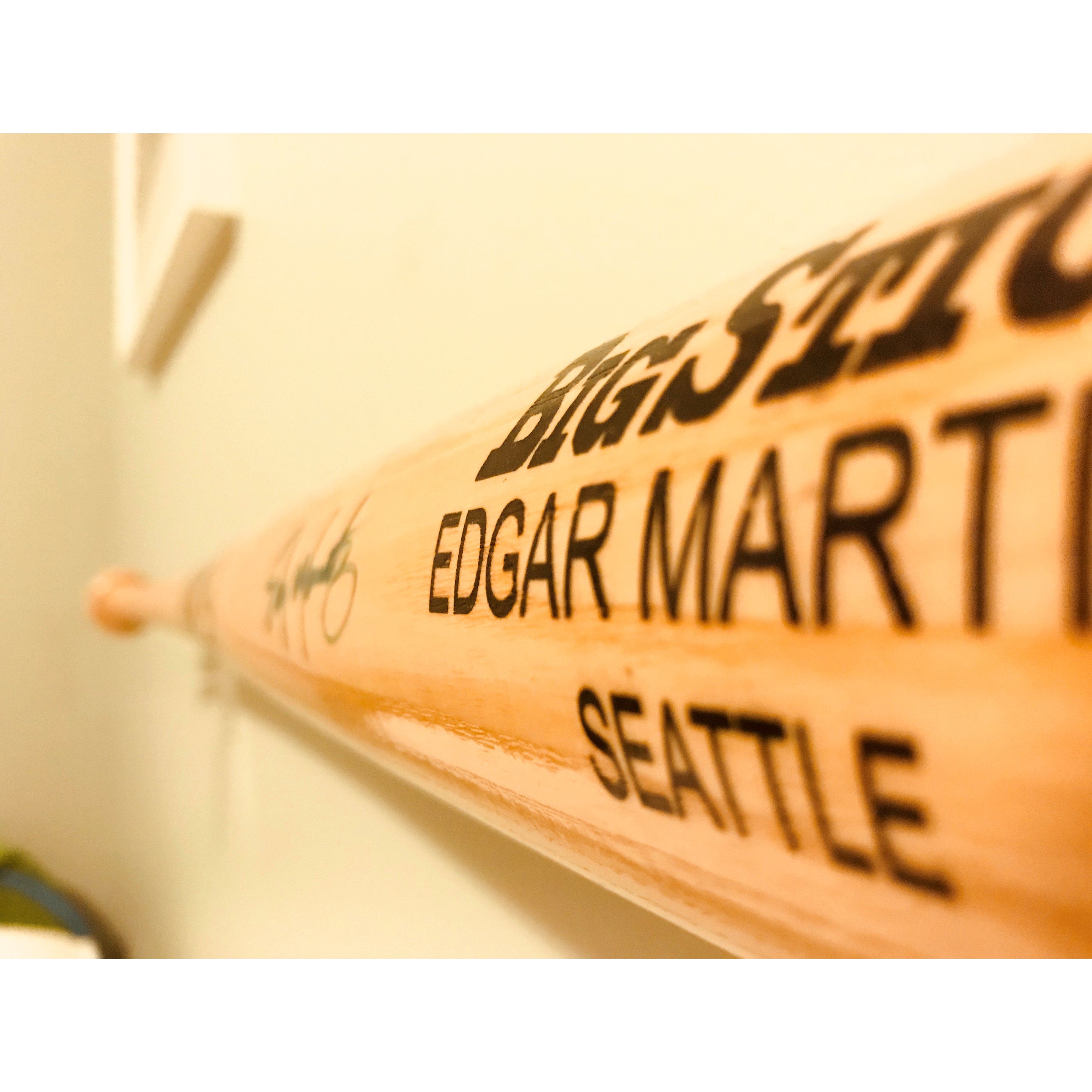 Baseball Bat Wall Mount Horizontal Holder | Free Shipping - Memorabilia ...